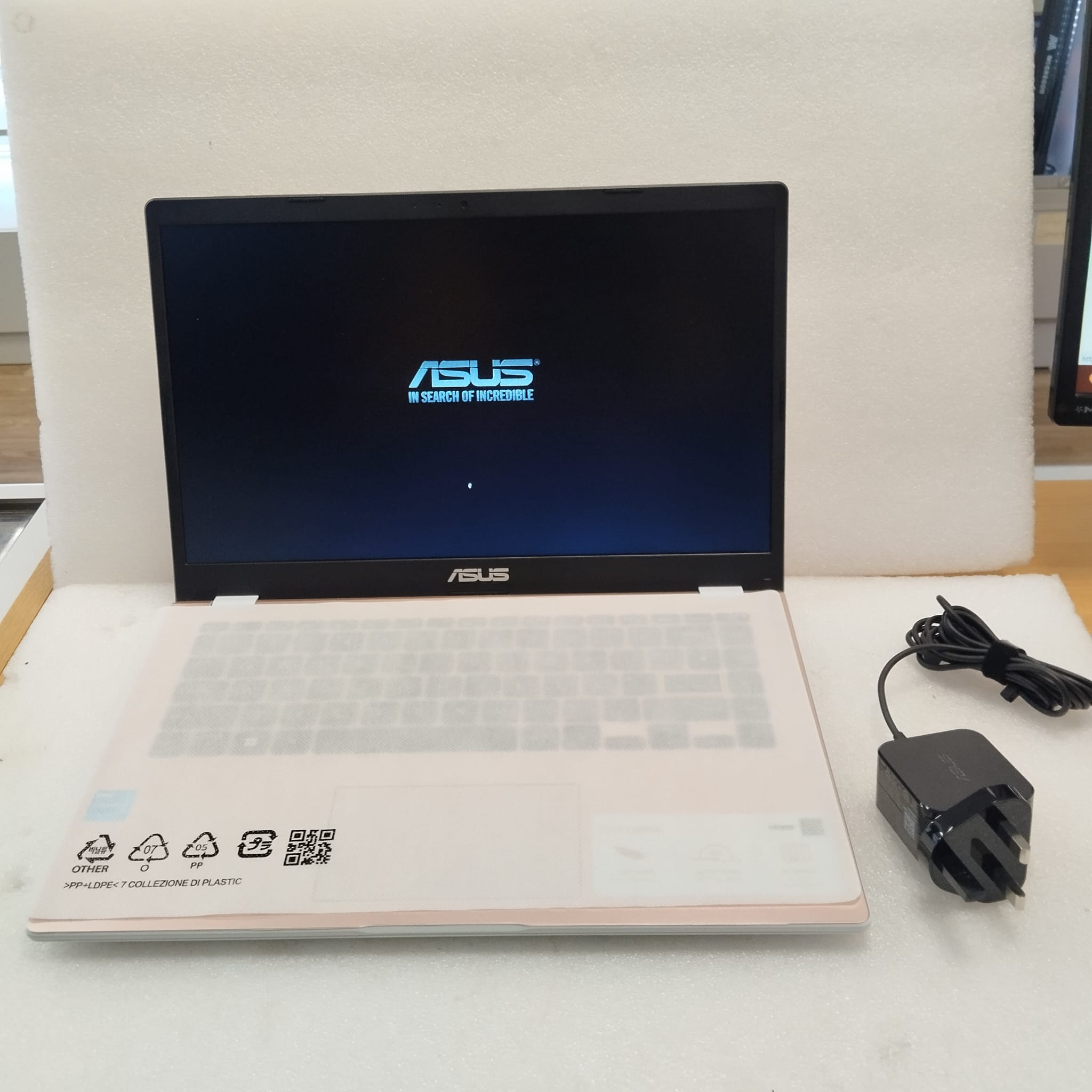 Like New Asus E410K Laptop -4GB -128GB - Rose-Pink - Own4Less